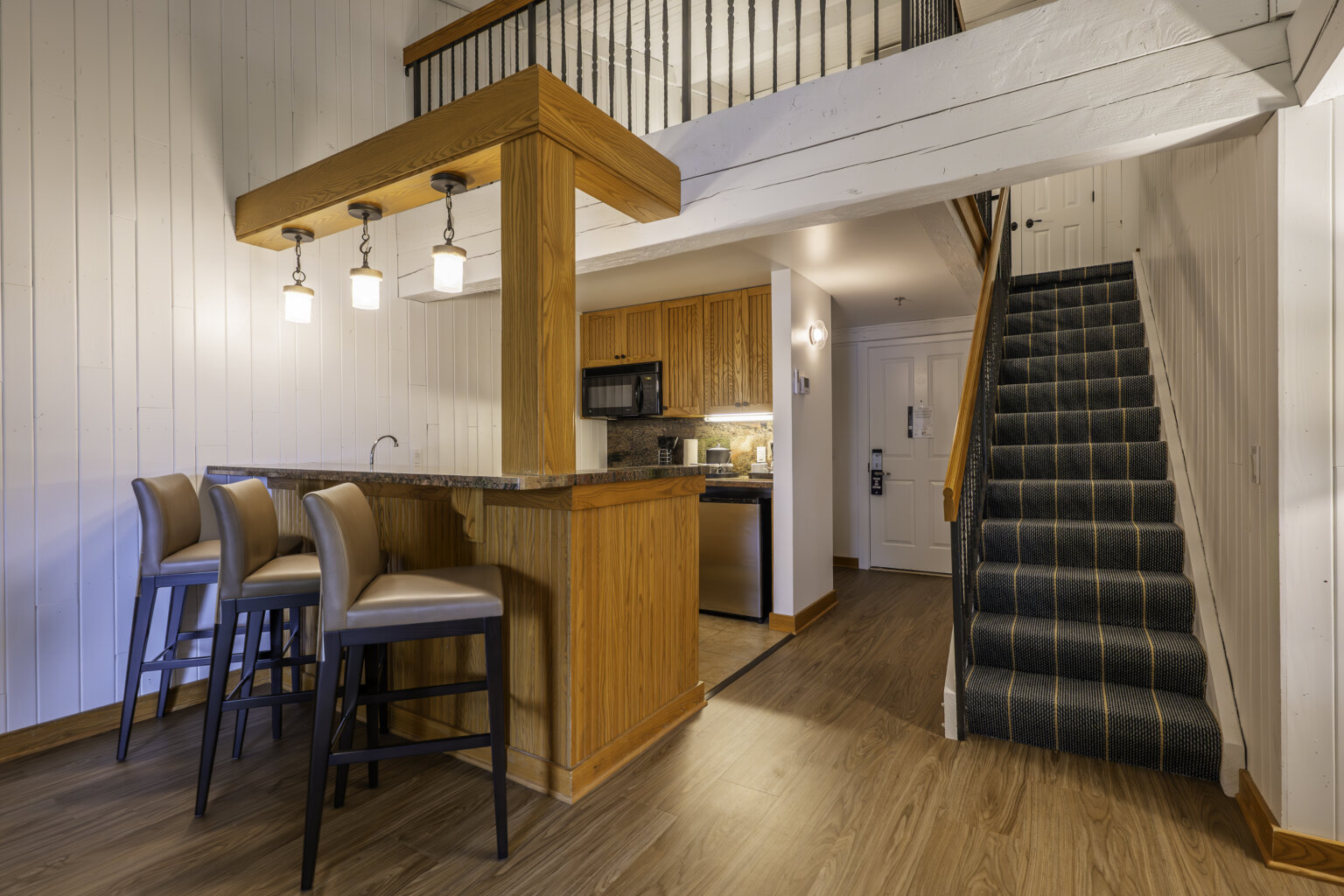 Lodges King Loft Suite - Lake Lawn Resort