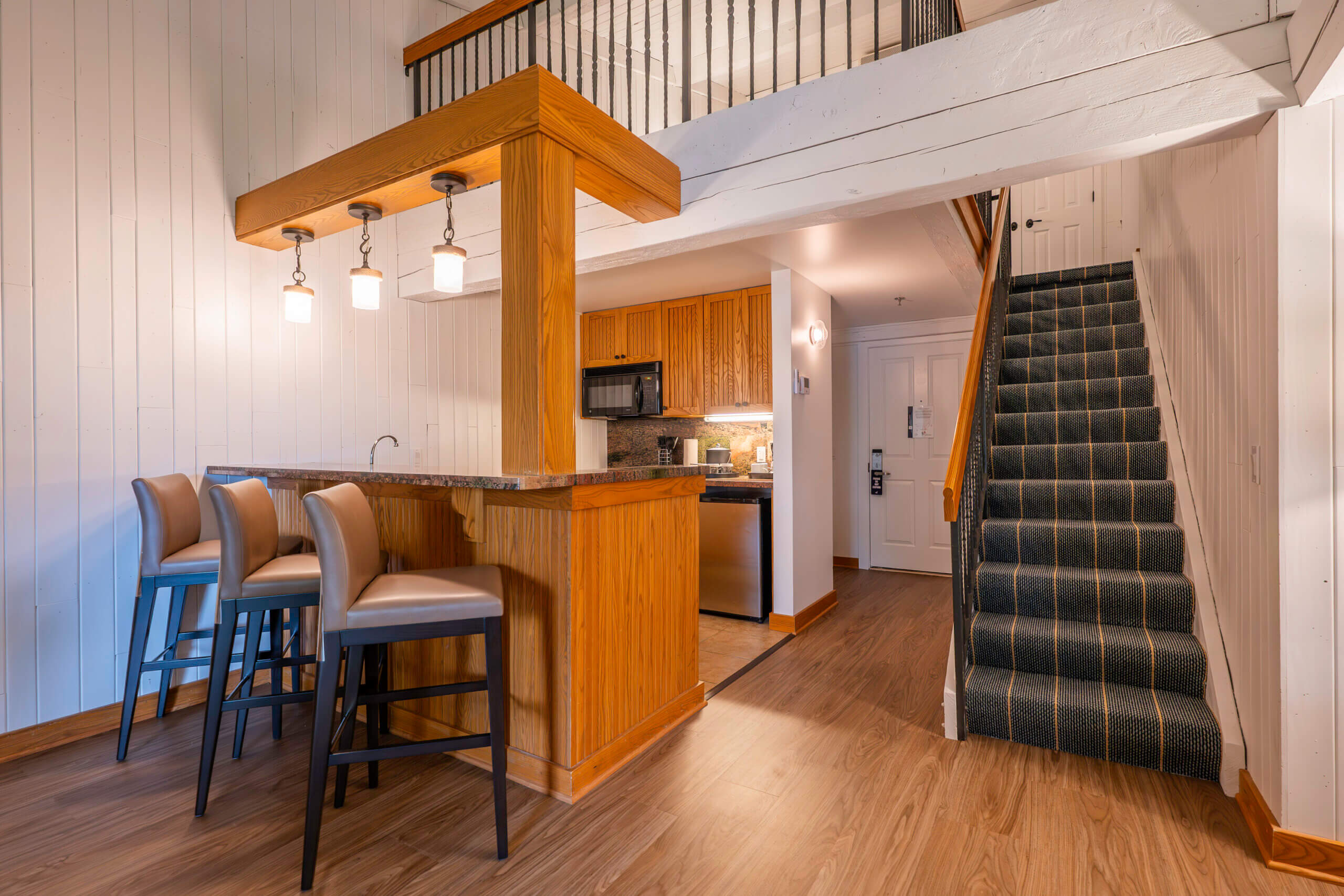 Lodges King Loft Suite - Lake Lawn Resort