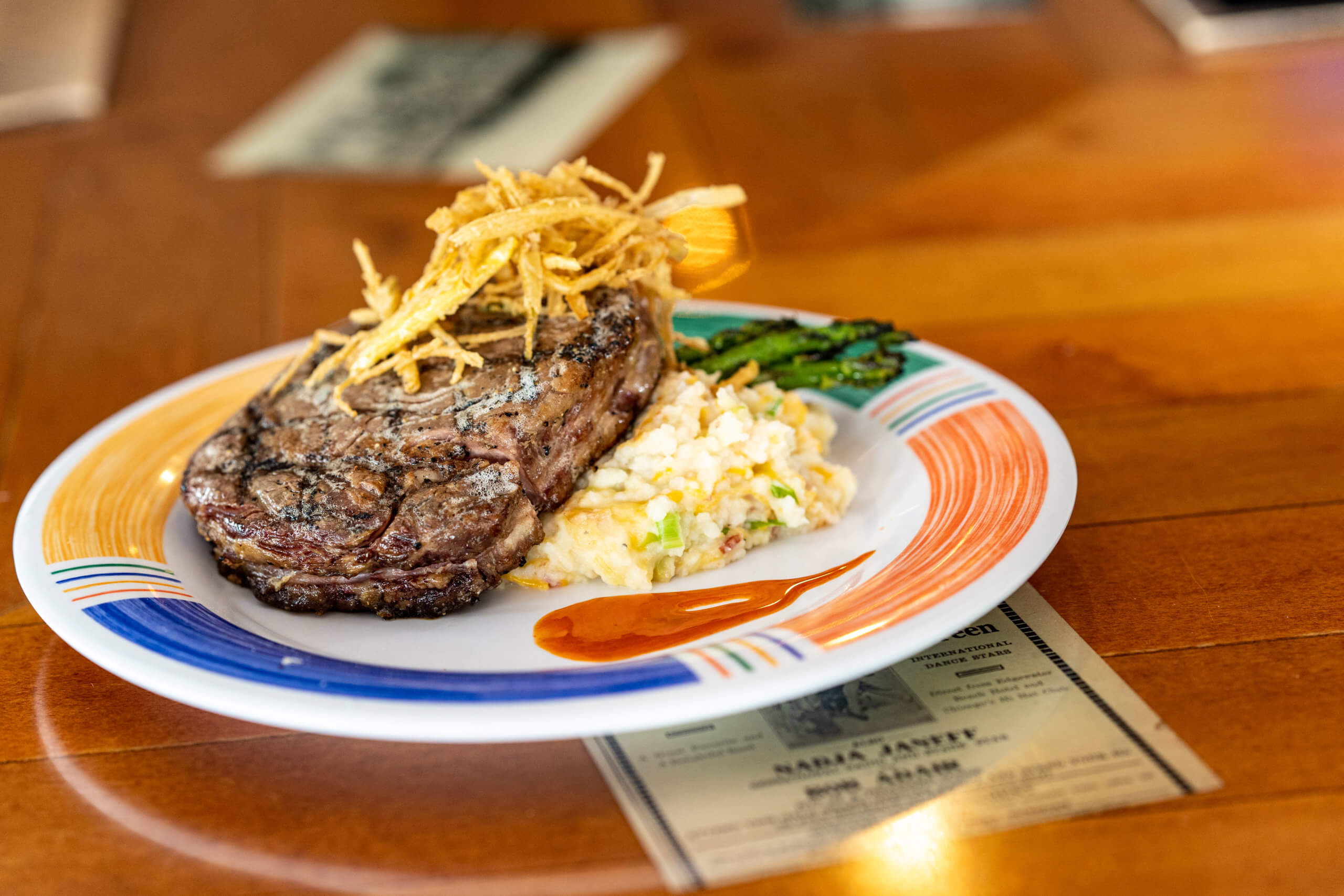 Lookout Bar & Eatery - Lake Lawn Resort