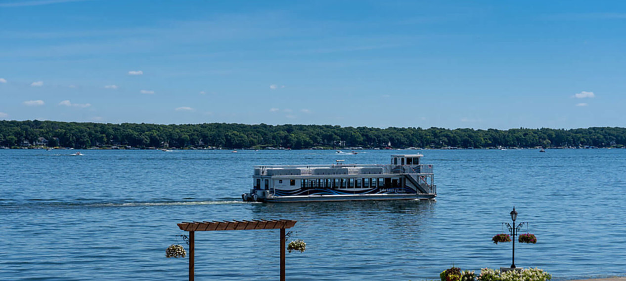 Lake Lawn Queen - Lake Lawn Resort