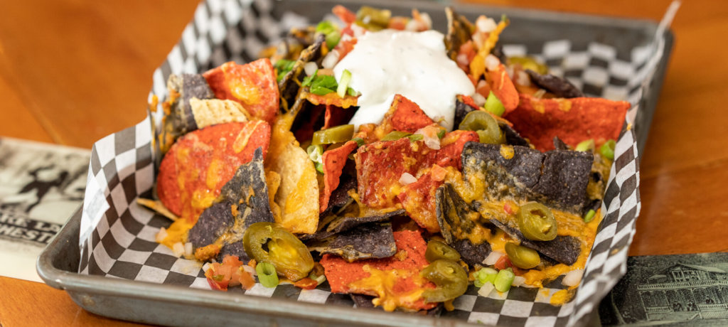 the Lookout Bar & Eatery - Lake Lawn Resort