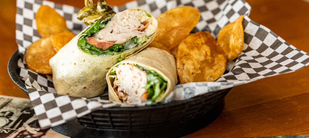 the Lookout Bar & Eatery - Lake Lawn Resort