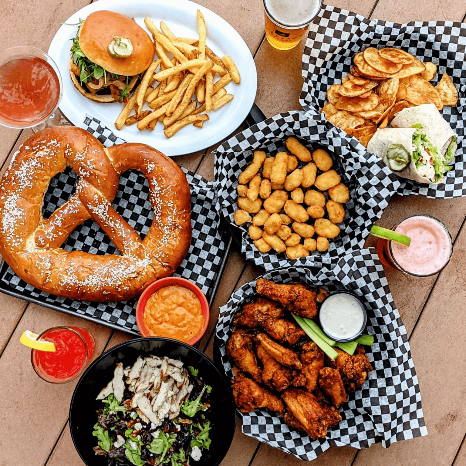 The Lookout Bar & Eatery - Lake Lawn Resort